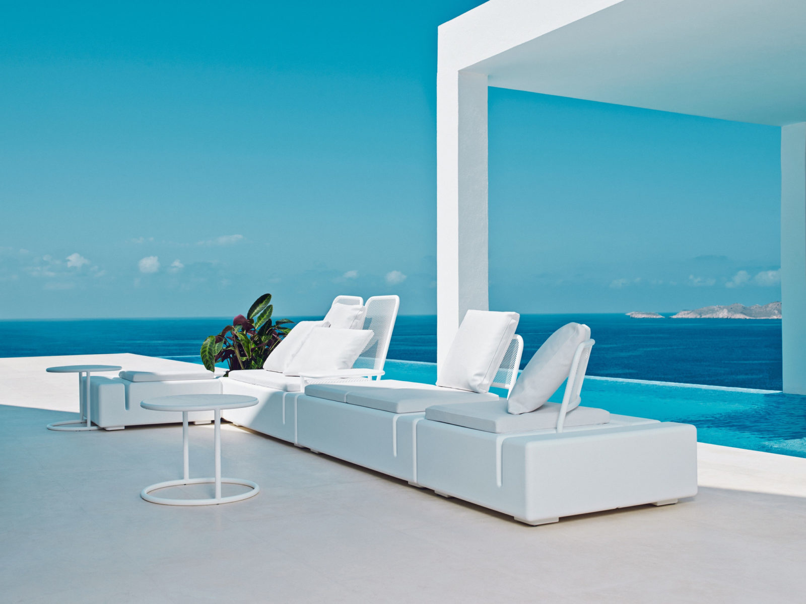 Modern LED Illuminating Light Resin 3 Seater Sofa