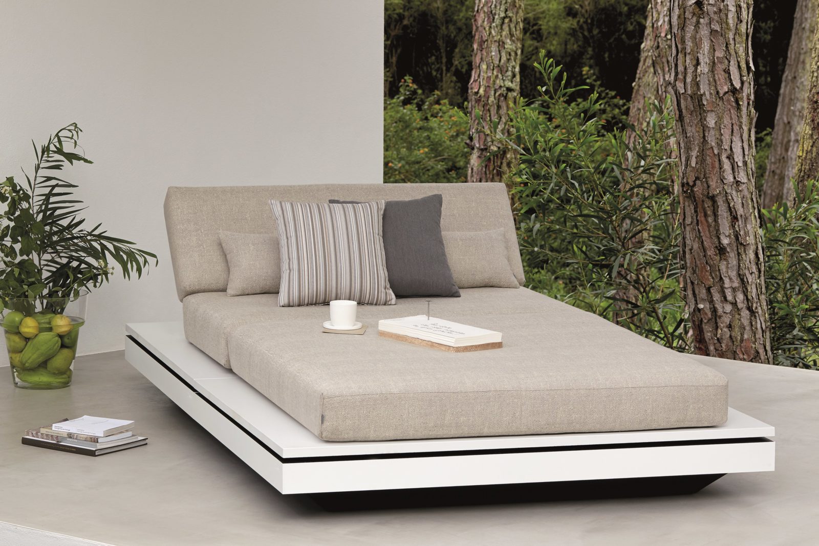 Manutti Elements Daybed Modern Quaryl Contract Hotels Florida