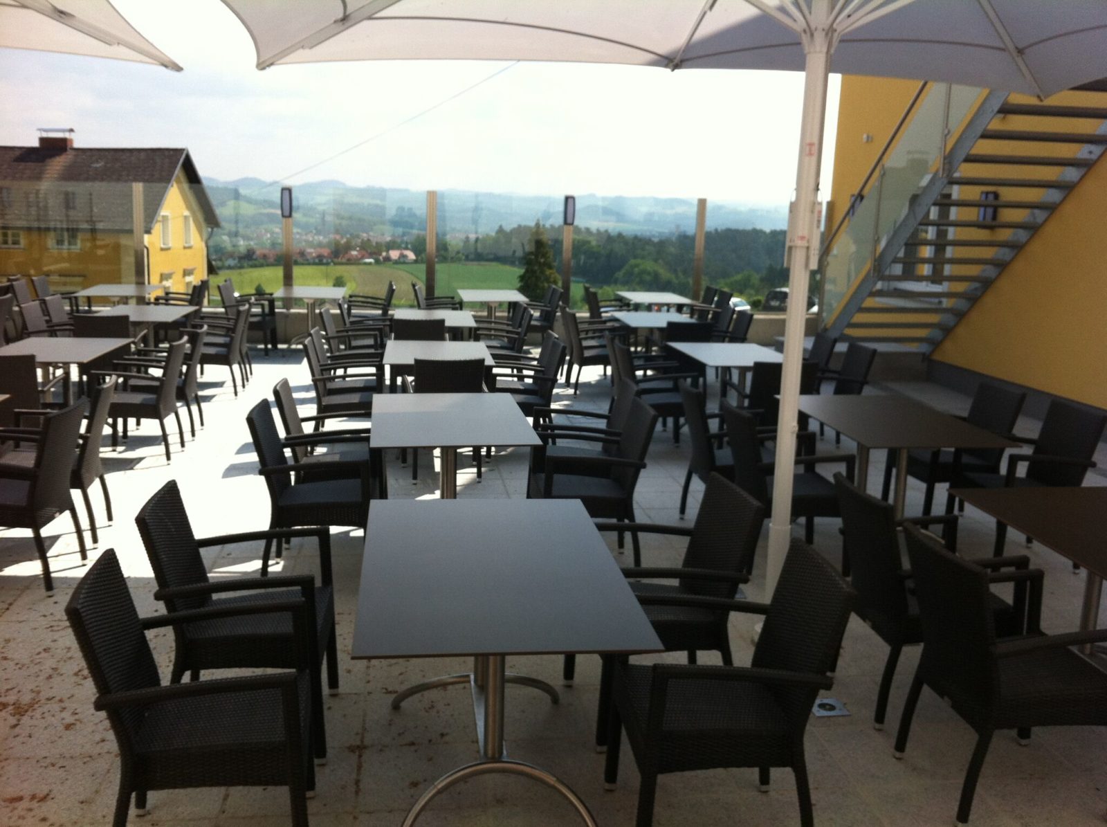 Amaze Dining Wobble-FREE Table - Couture Outdoor