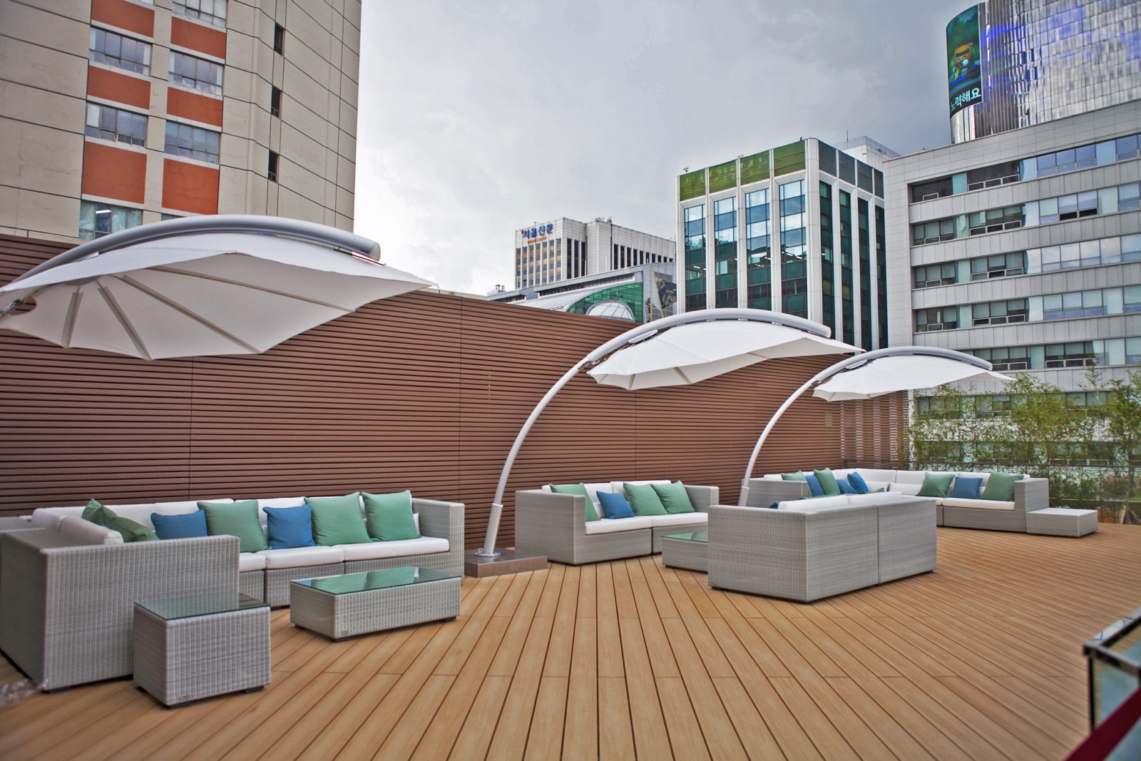 Modern Outdoor Luxurious Umbrella 360° | Commercial Umbrella